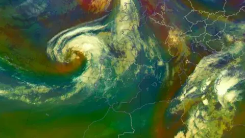 Núvols densos al matí i possibles ruixats febles a la tarda | La Veu Lliure